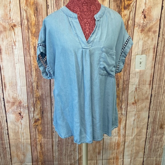 Flower $ Feathers | Tops | Womens Flower Feathers Light Blue Xl ...